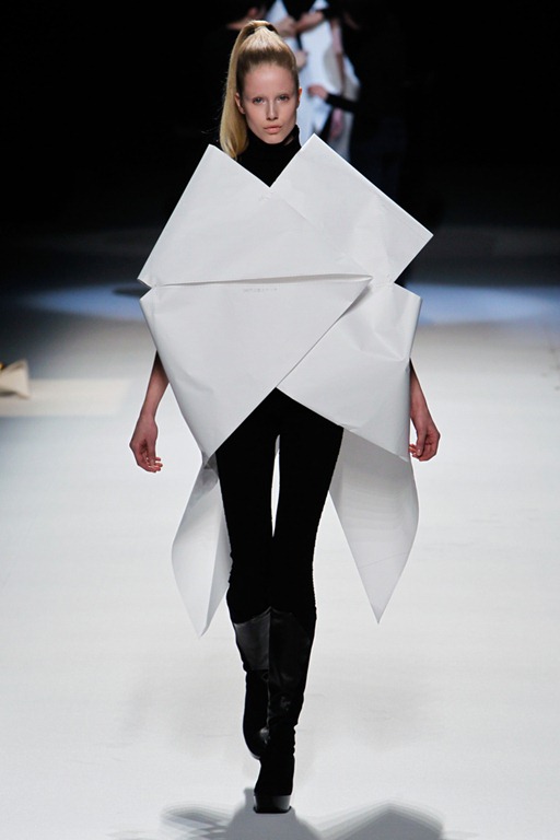 Wearable Trends: Issey Miyake Ready-To-Wear Fall 2011, Paris Fashion Week